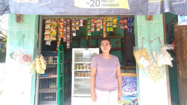 Lend to Wawat in Indonesia | Kiva